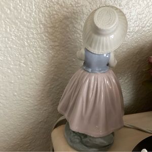 Lladro | Art | Vintage Lladro Daisa Figurine Girl W Bouquet Made In ...